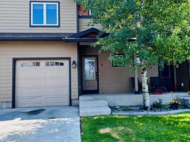 3 Br, 3 bath, Single Family 1043 Rd Runner St