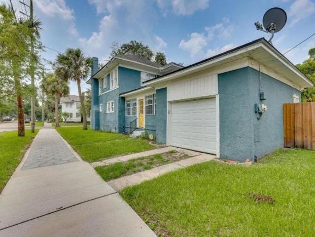 3 Br, 3 bath, Single Family 105 W 11th St