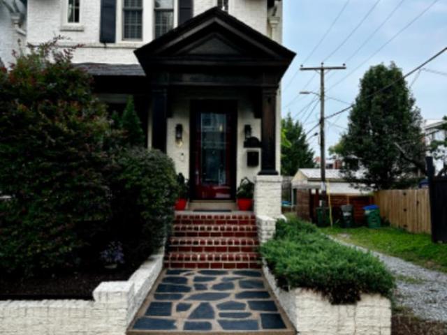 3 Br, 3 bath, Single Family 109 N Crenshaw Ave