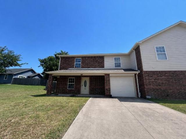 3 Br, 3 bath, Single Family 1101 E College St