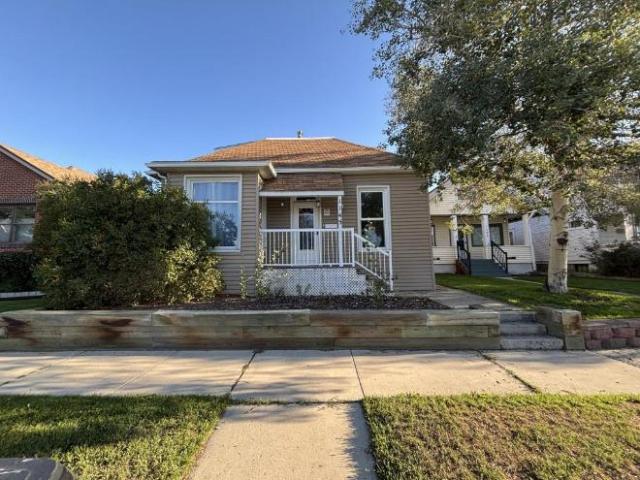 3 Br, 3 bath, Single Family 1145 W Platinum St