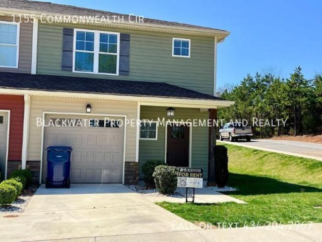 3 Br, 3 bath, Single Family 1155 Commonwealth Cir