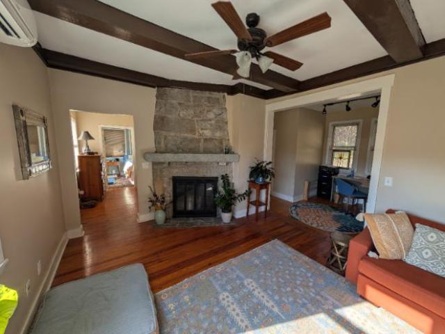 3 Br, 3 bath, Single Family 115 Lake Dr