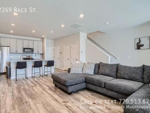 3 Br, 3 bath, Single Family 12269 Race St