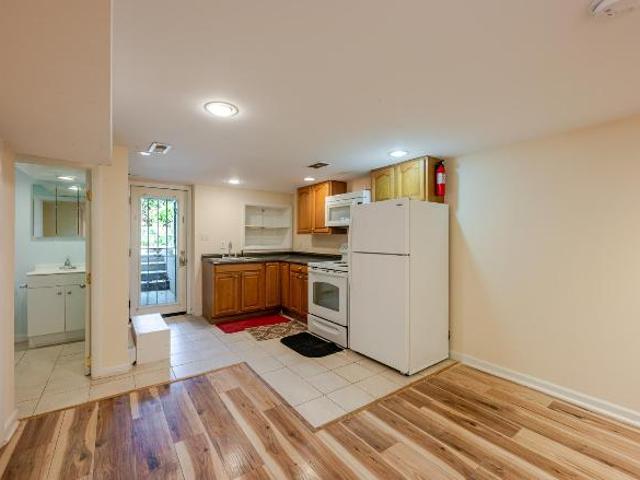 3 Br, 3 bath, Single Family 1234 E St NE