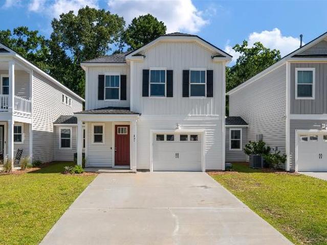 3 Br, 3 bath, Single Family 127 Hawthorne Landing Dr