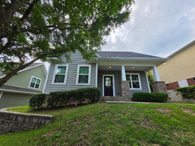 3 Br, 3 bath, Single Family 127 Rosewood Hills Dr