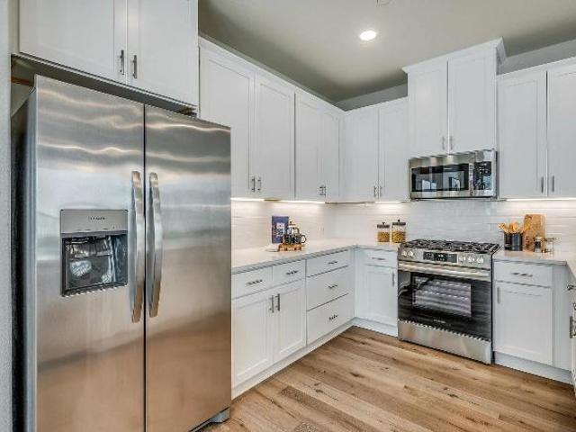 3 Br, 3 bath, Single Family 12895 Red Hawk Dr