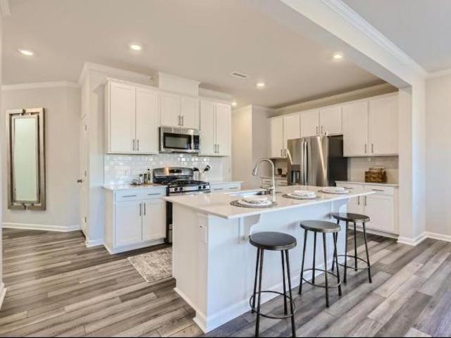 3 Br, 3 bath, Single Family 137 S Finley Landing Parkway