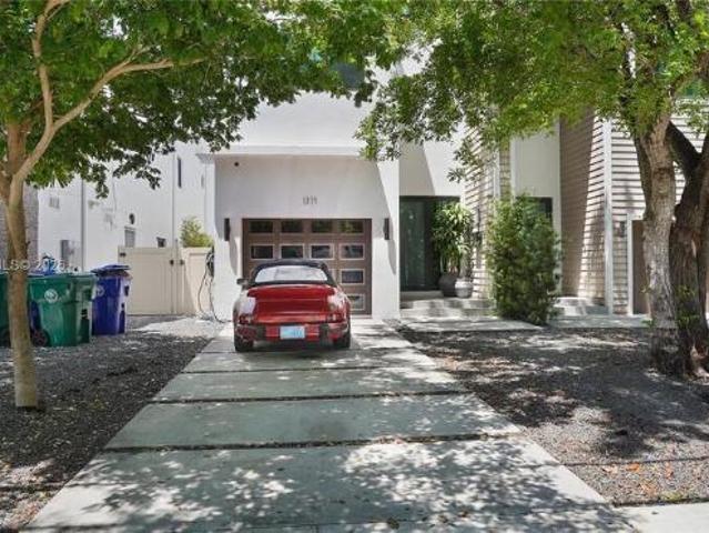 3 Br, 3 bath, Single Family 1371 SW 22nd Ter