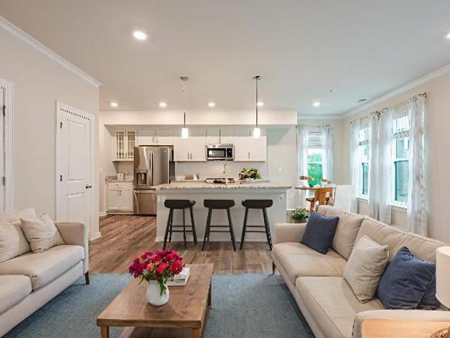 3 Br, 3 bath, Single Family 2401 Stella Pl