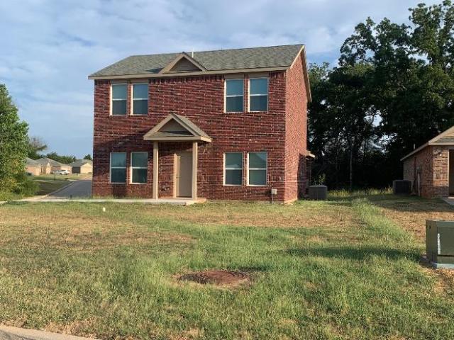 3 Br, 3 bath, Single Family 2406 Posse Trail