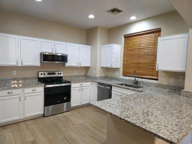 3 Br, 3 bath, Single Family 2407 W Jake Hvn