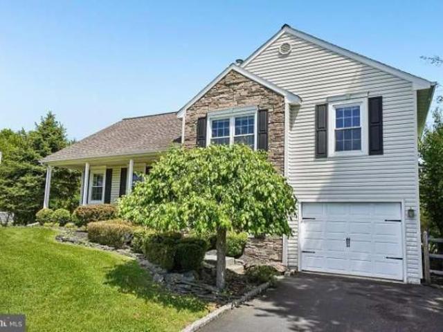 3 Br, 3 bath, Single Family 247 Winchester Dr