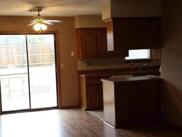 3 Br, 3 bath, Single Family 2502 Tanglewood Ct