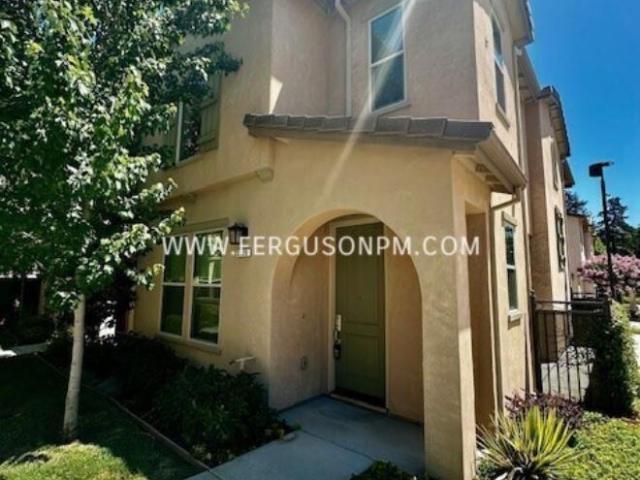 3 Br, 3 bath, Single Family 2525 Villa Terrace Ln