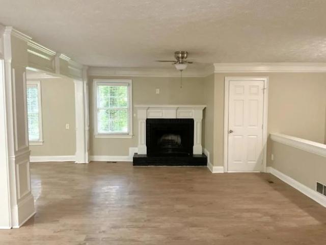 3 Br, 3 bath, Single Family 255 Robbie Ln SW
