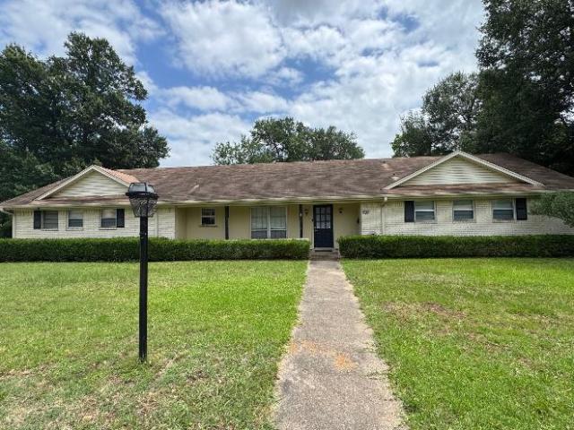 3 Br, 3 bath, Single Family 2598 Clark Lane