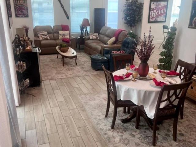 3 Br, 3 bath, Single Family 2712 E Tamarind Dr