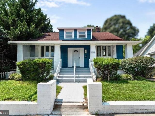 3 Br, 3 bath, Single Family 2712 S Dakota Ave NE