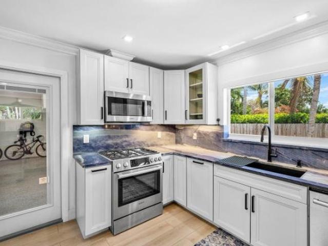 3 Br, 3 bath, Single Family 2866 SW 8th Street