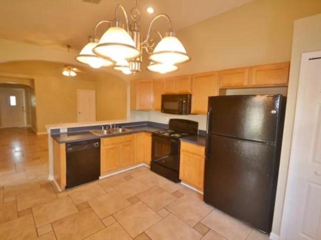 3 Br, 3 bath, Single Family 2912 Summer Winds Cir
