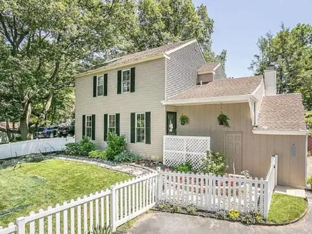 3 Br, 3 bath, Single Family 295 Sugartown Road