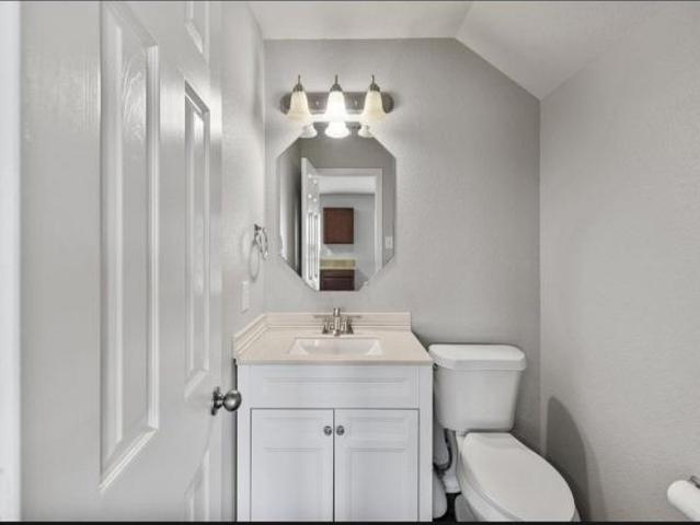 3 Br, 3 bath, Single Family 2048 Stagecoach Trl