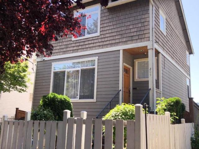 3 Br, 3 bath, Single Family 205 15th Avenue