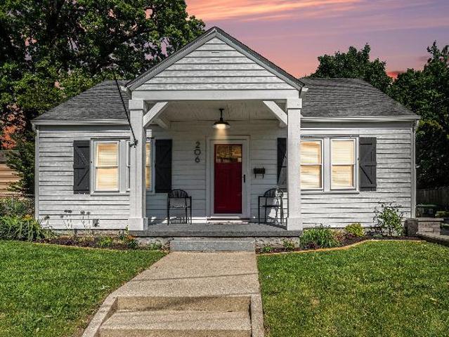 3 Br, 3 bath, Single Family 206 Academy St