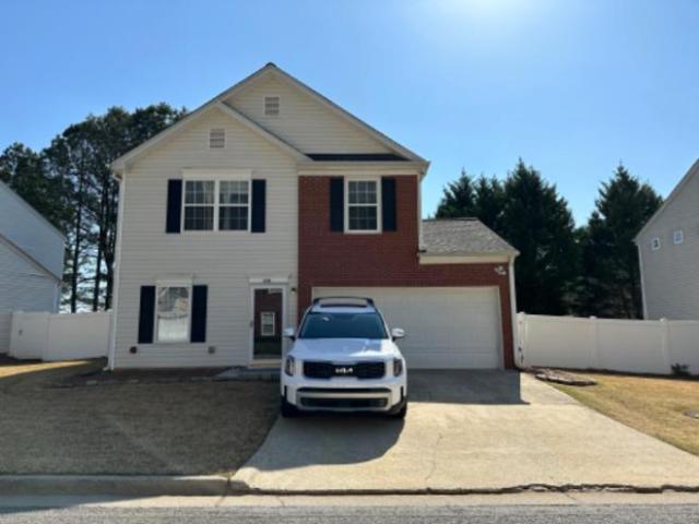 3 Br, 3 bath, Single Family 208 Oak Grove Way