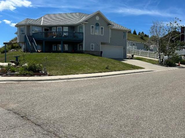 3 Br, 3 bath, Single Family 2100 Poplar Dr