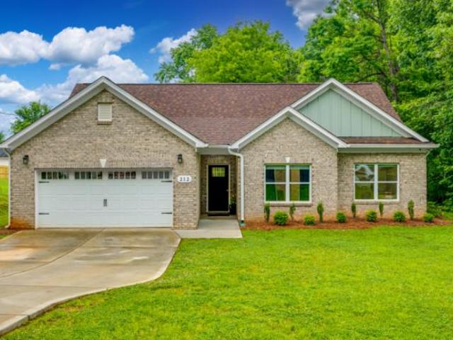 3 Br, 3 bath, Single Family 212 Mason St