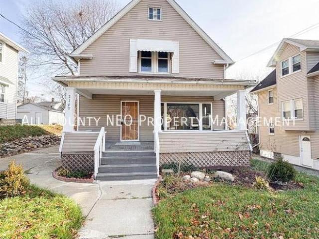 3 Br, 3 bath, Single Family 2163 13th St SW
