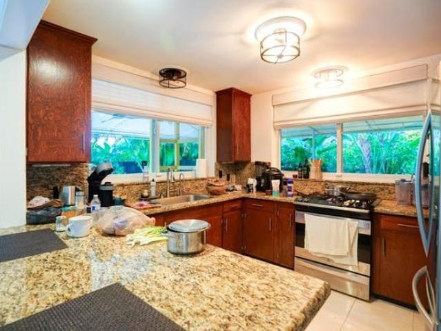 3 Br, 3 bath, Single Family 216 32nd Street