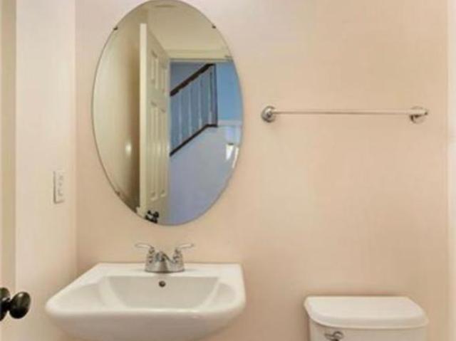 3 Br, 3 bath, Single Family 225 Persimmon Ln