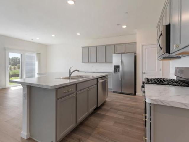 3 Br, 3 bath, Single Family 2283 Horseshoe Circle