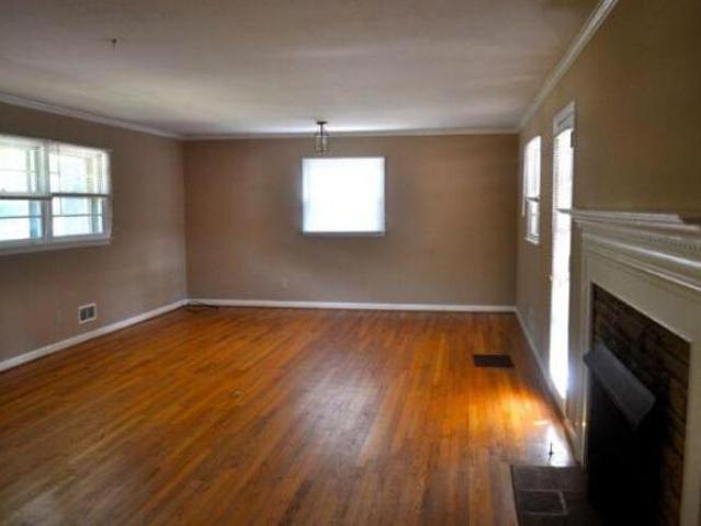3 Br, 3 bath, Single Family 2309 Airline Dr