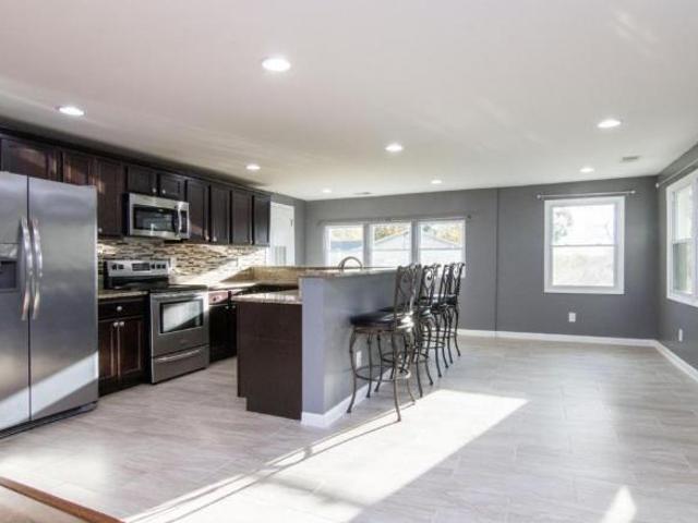 3 Br, 3 bath, Single Family 3405 Pebble Dr