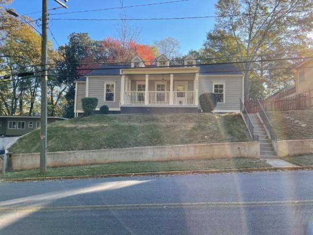 3 Br, 3 bath, Single Family 3544 College Street