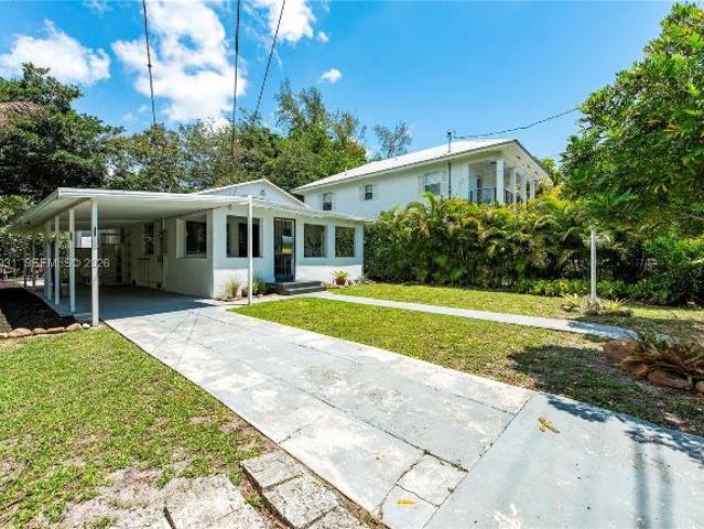 3 Br, 3 bath, Single Family 3655 Oak Ave