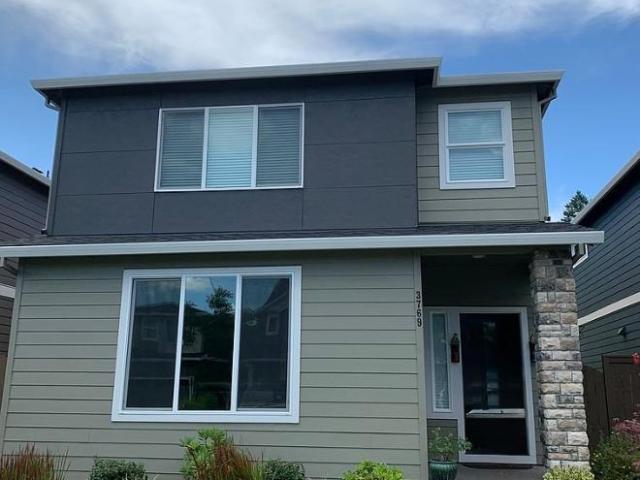 3 Br, 3 bath, Single Family 3769 SE Mckenzie Ave