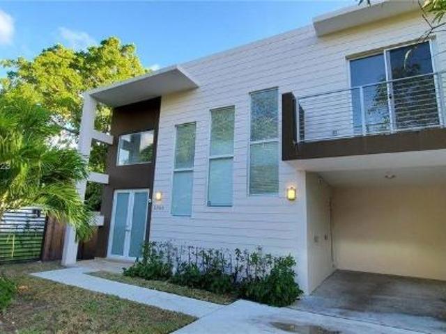 3 Br, 3 bath, Single Family 3790 Oak Ave