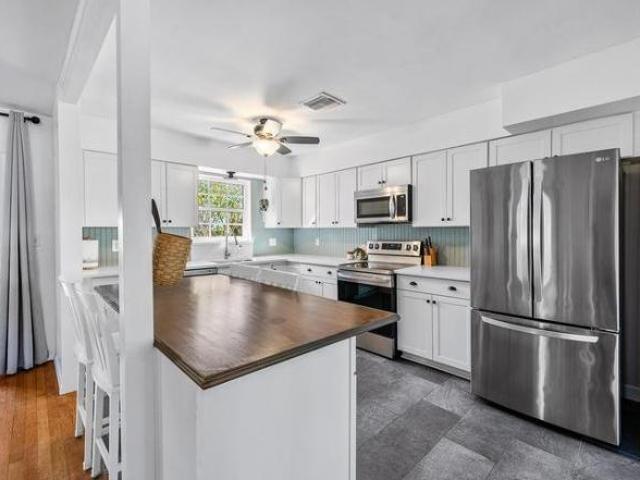 3 Br, 3 bath, Single Family 381 Zenith Lane
