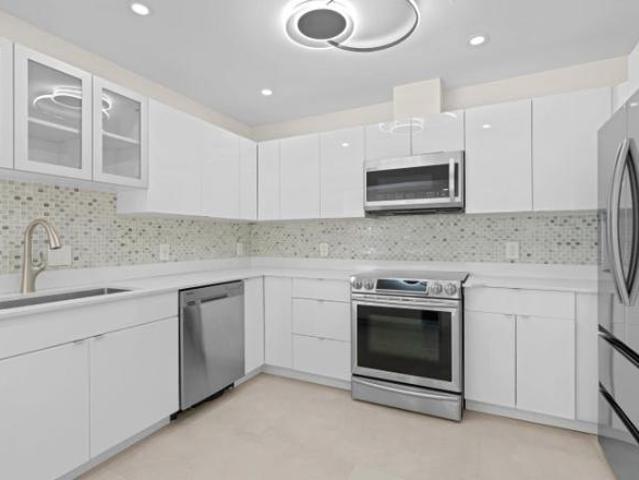 3 Br, 3 bath, Single Family 391 SE 7th Avenue