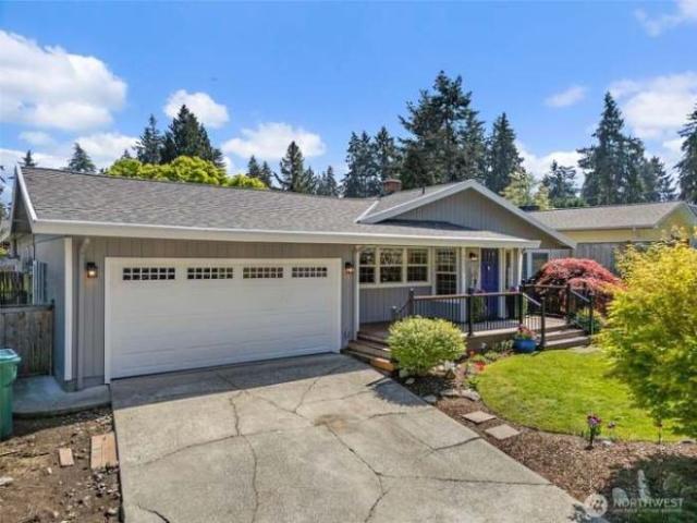 3 Br, 3 bath, Single Family 30022 6th Ave SW