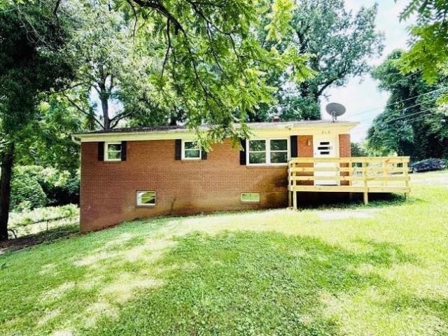 3 Br, 3 bath, Single Family 312 Hickory Ln