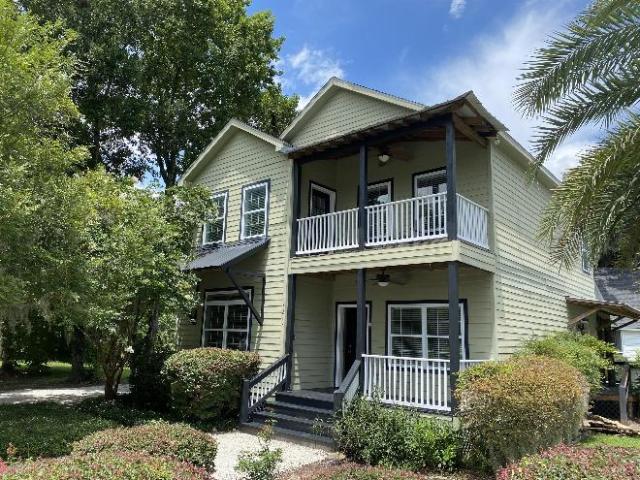 3 Br, 3 bath, Single Family 3210 Robertson Ave