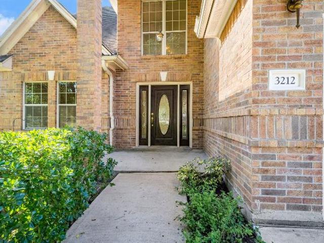 3 Br, 3 bath, Single Family 3212 Glastonbury Dr
