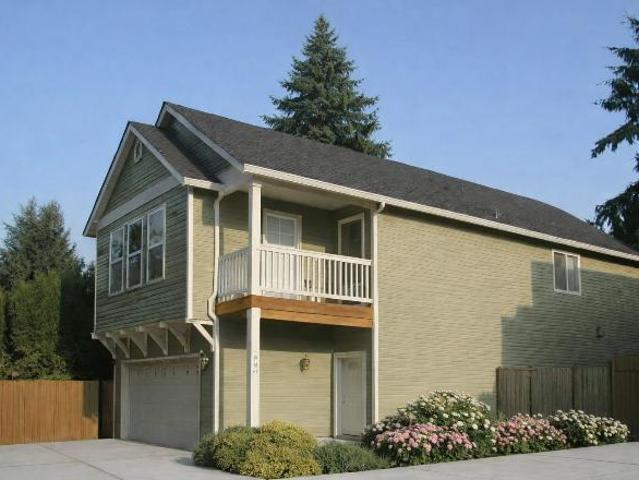 3 Br, 3 bath, Single Family 3223 E 27th Cir